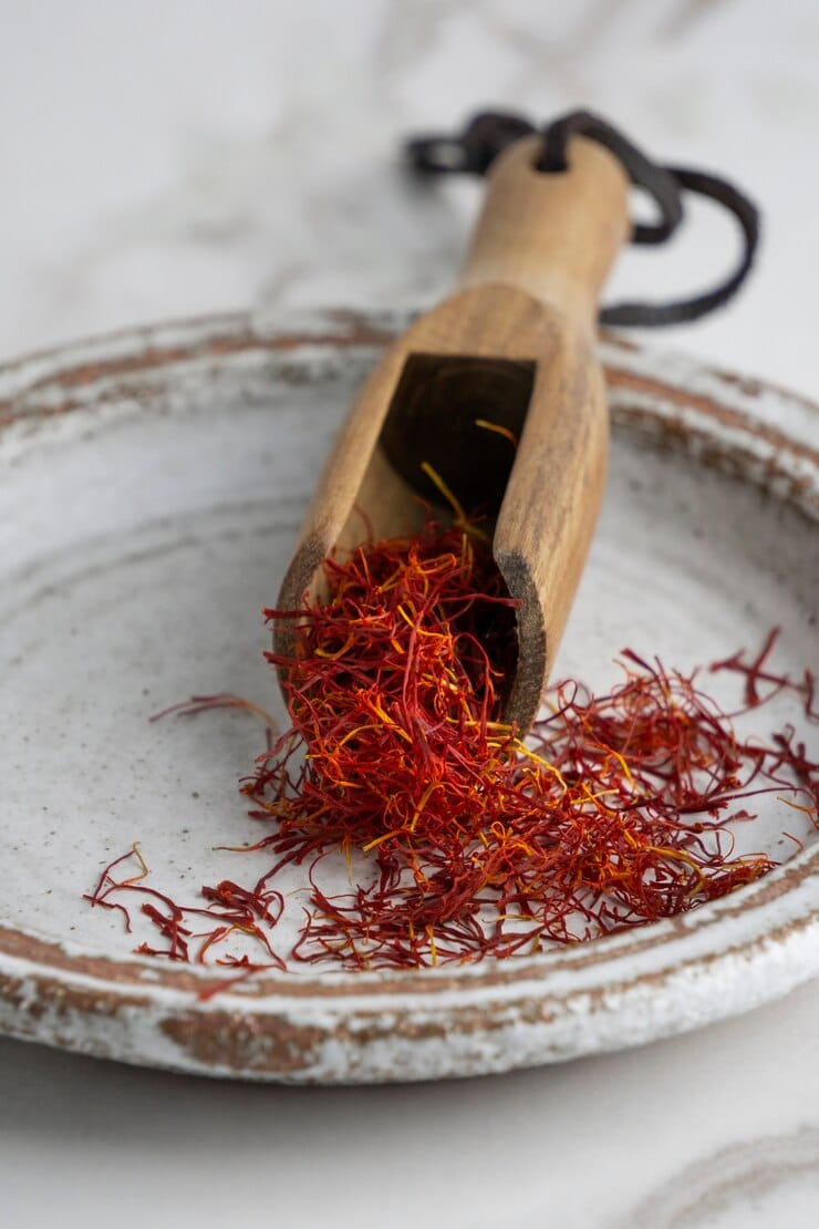 9 Secret Benefits Of Saffron For Skin & How To Use It? - The Modern Womanly